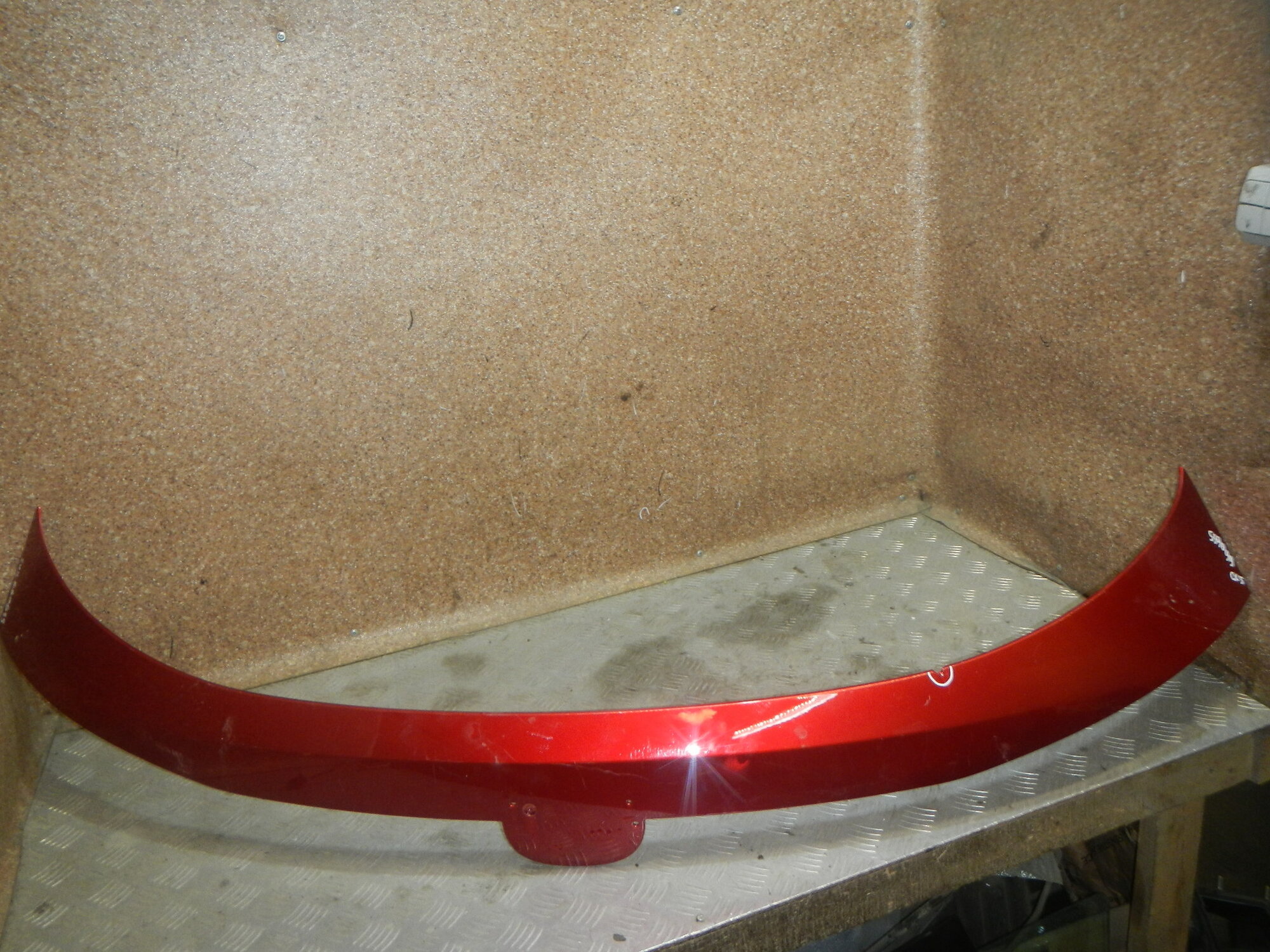 Б/У Накладка двери багажника, Mazda (Мазда)-CX-5 (17-) MAZDA CX-5 (17-) Задиры, скол, сломано 7 креплений. 539099 MAZDA ...