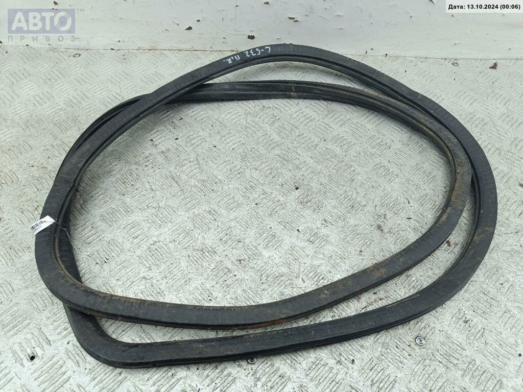 Уплотнитель двери передней правой Volkswagen Polo (1994-1999)