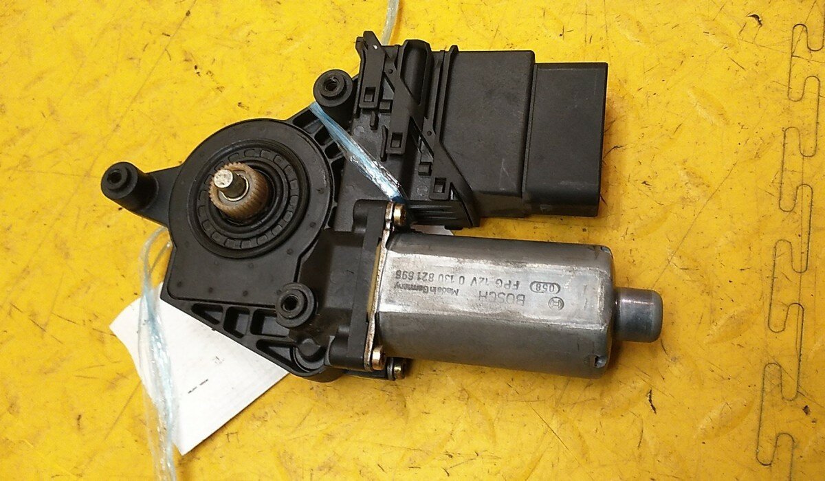 Моторчик стеклоподъемника Passat (B5) Volkswagen