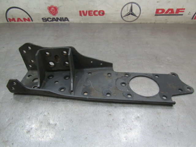 Кронштейн усилителя переднего бампера левый MERCEDES AXOR