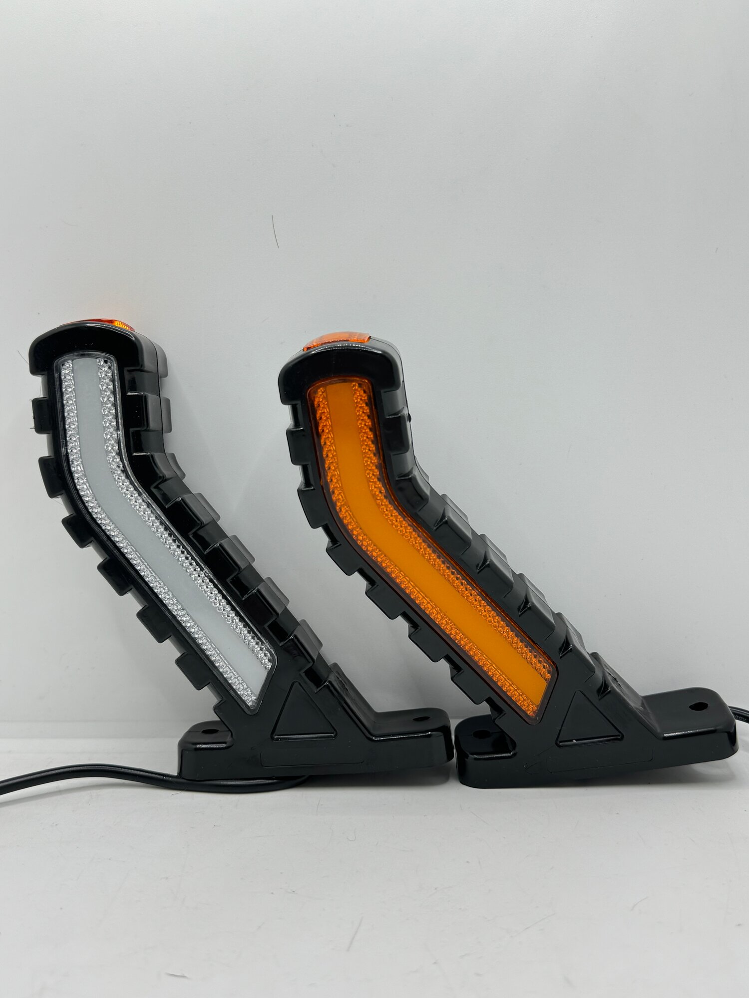 Фонари габаритные на грузовые/ на прицеп 24V 2шт