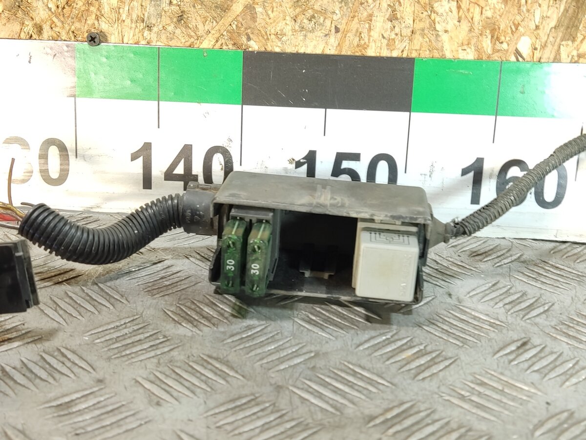 Блок предохранителей моторный OPEL Vectra B 24437030