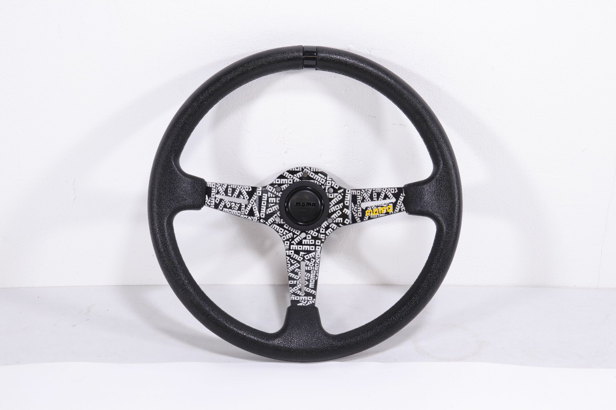 Гоночный руль MOMO вынос глубокий PU black