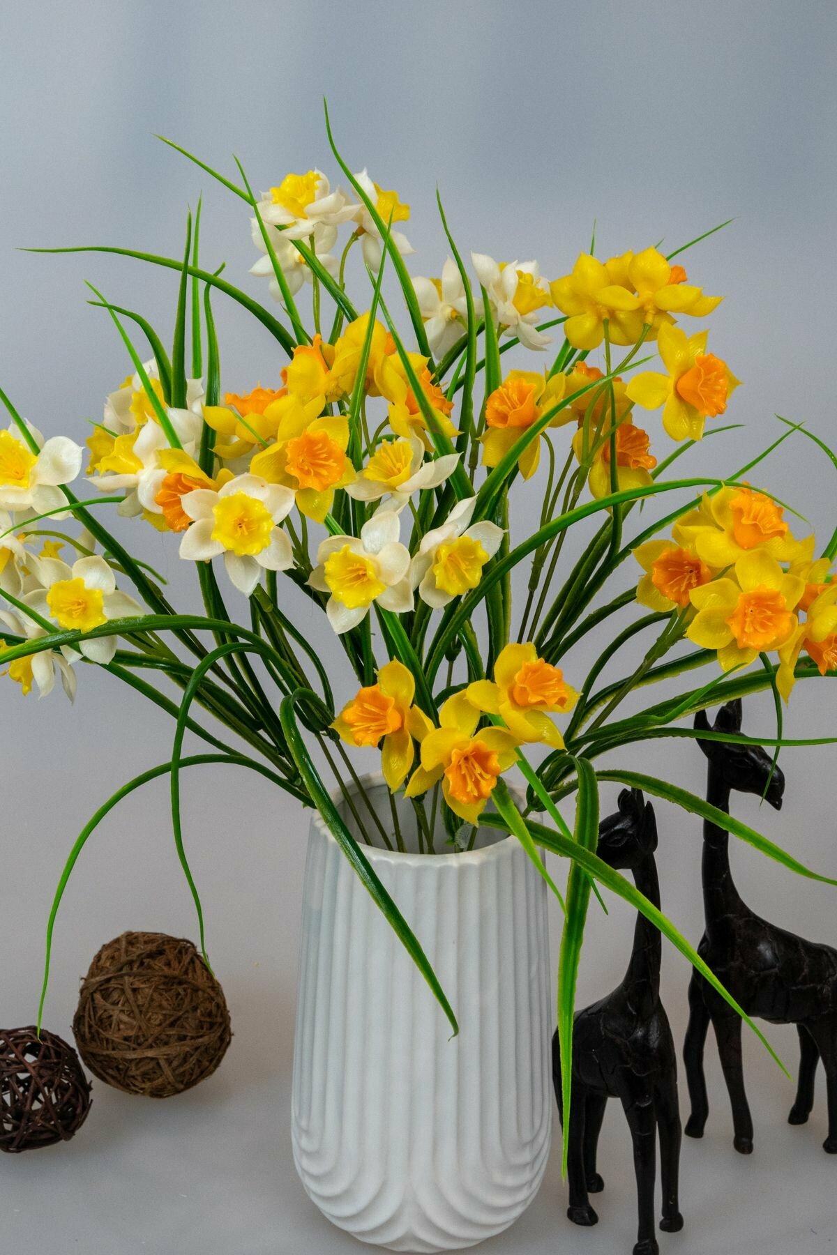 Искусственные цветы 2 куста Букет для декора Нарциссы 50 см 14 веток ассорти