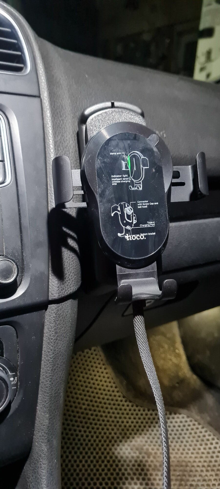 Адаптер с беспроводной зарядкой в штатный кронштейн VAG Cradle