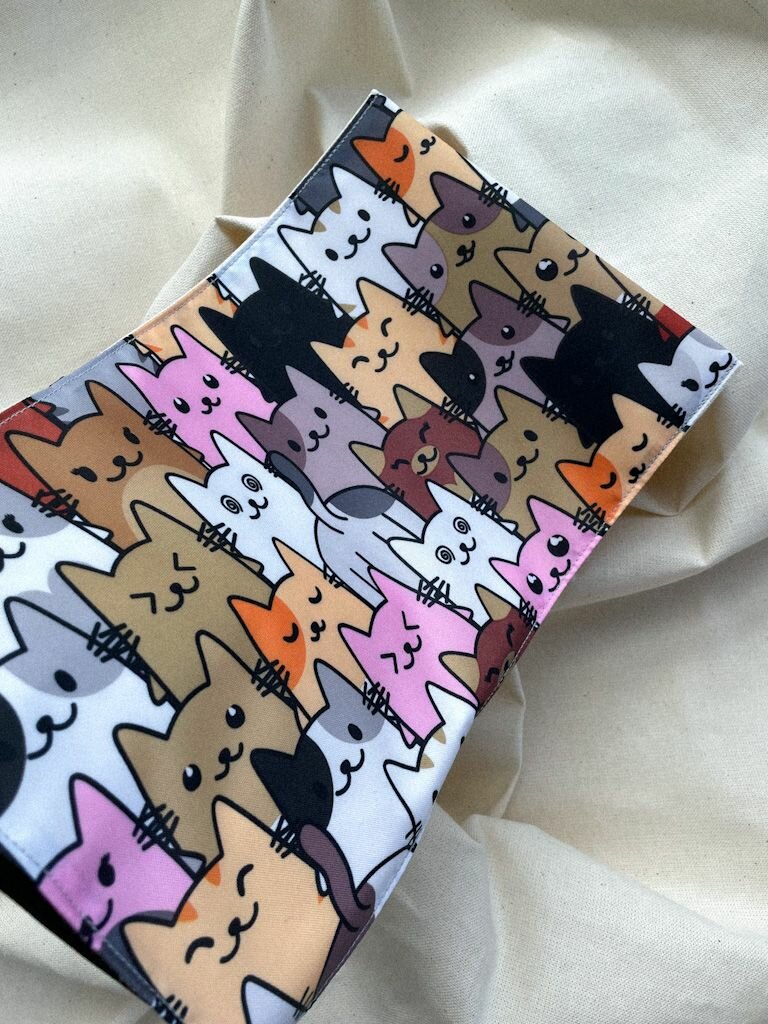 Многоразовая обложка из водоотталкивающей ткани для маленьких книг серии Pocketbook и эксклюзивной классики.