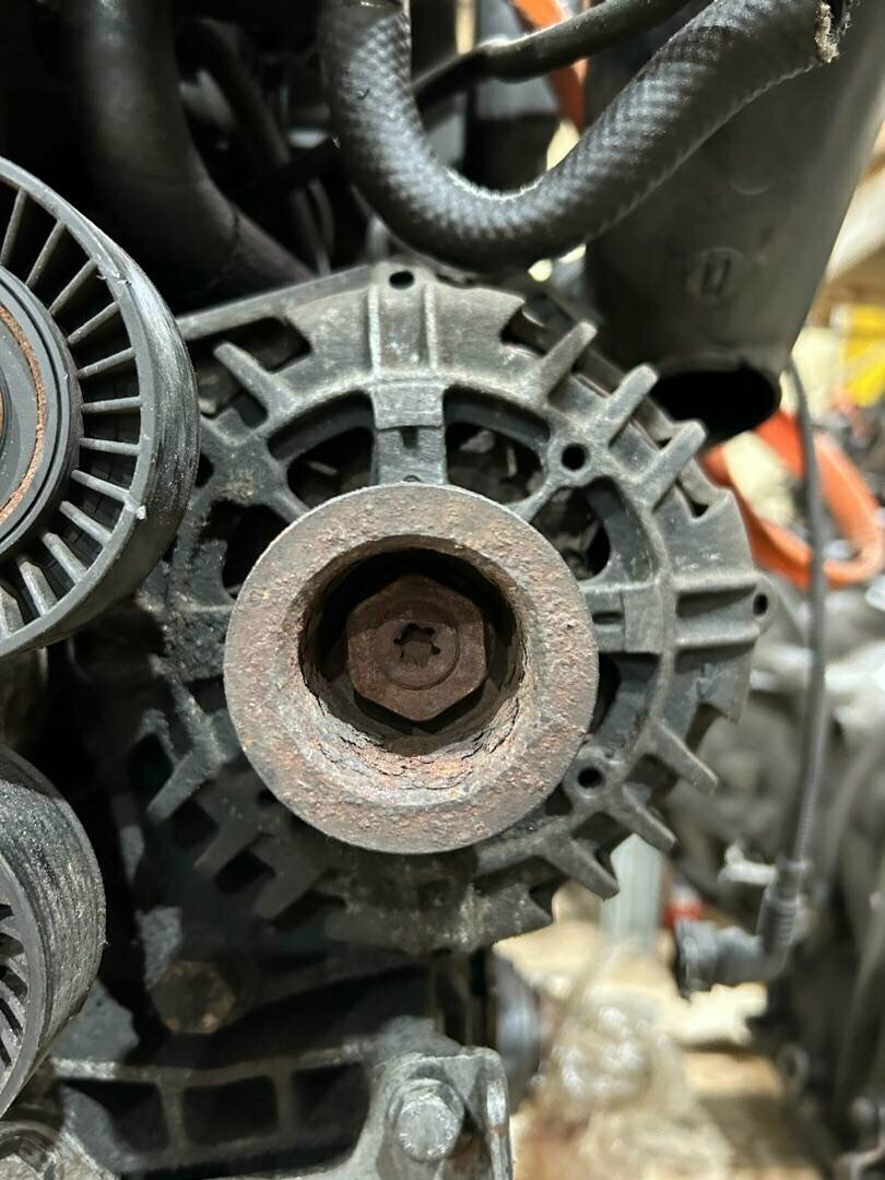 Генератор для BMW X5 E53 3.0 OEM 7823291