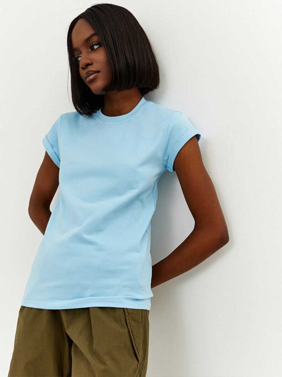 Футболка с подвернутым рукавом