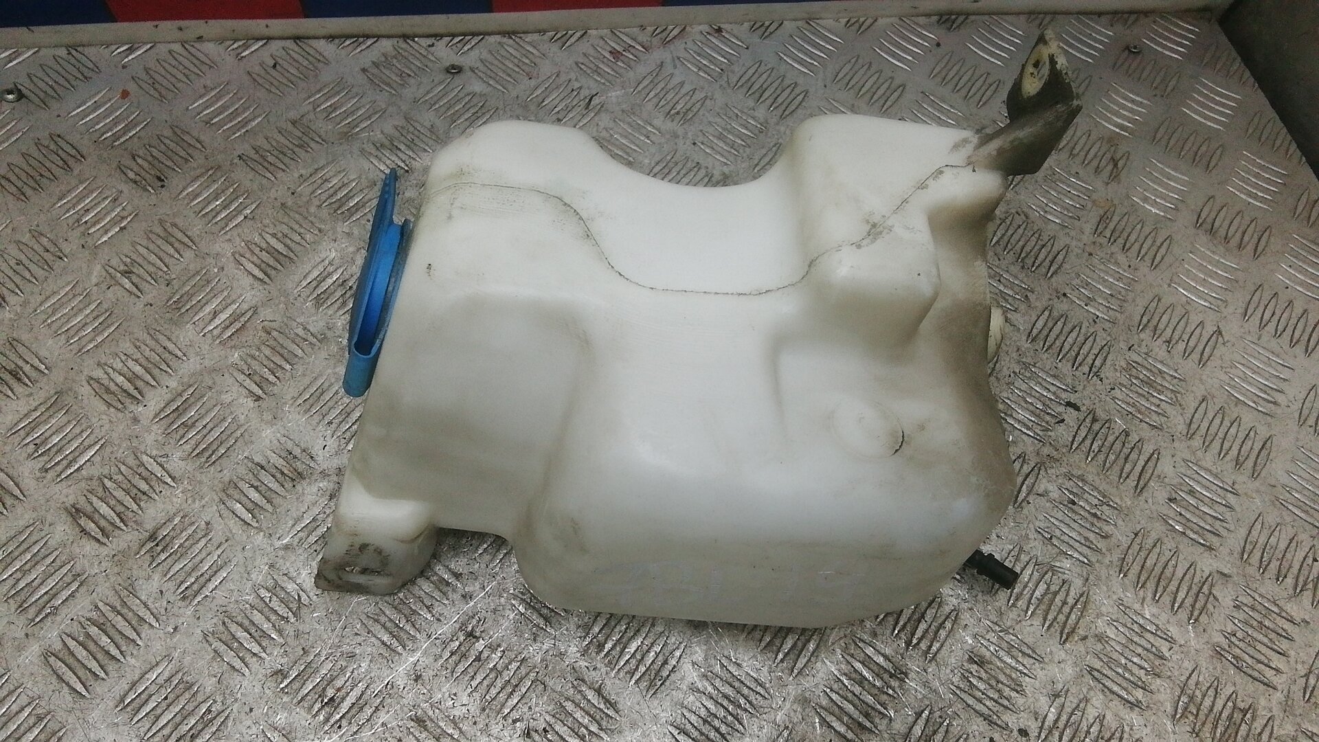 Бачок омывателя VOLKSWAGEN GOLF 4