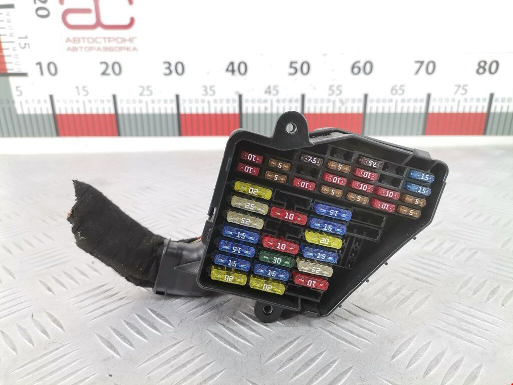 Блок предохранителей Volkswagen Golf 4 8D1941824 арт. 1513008