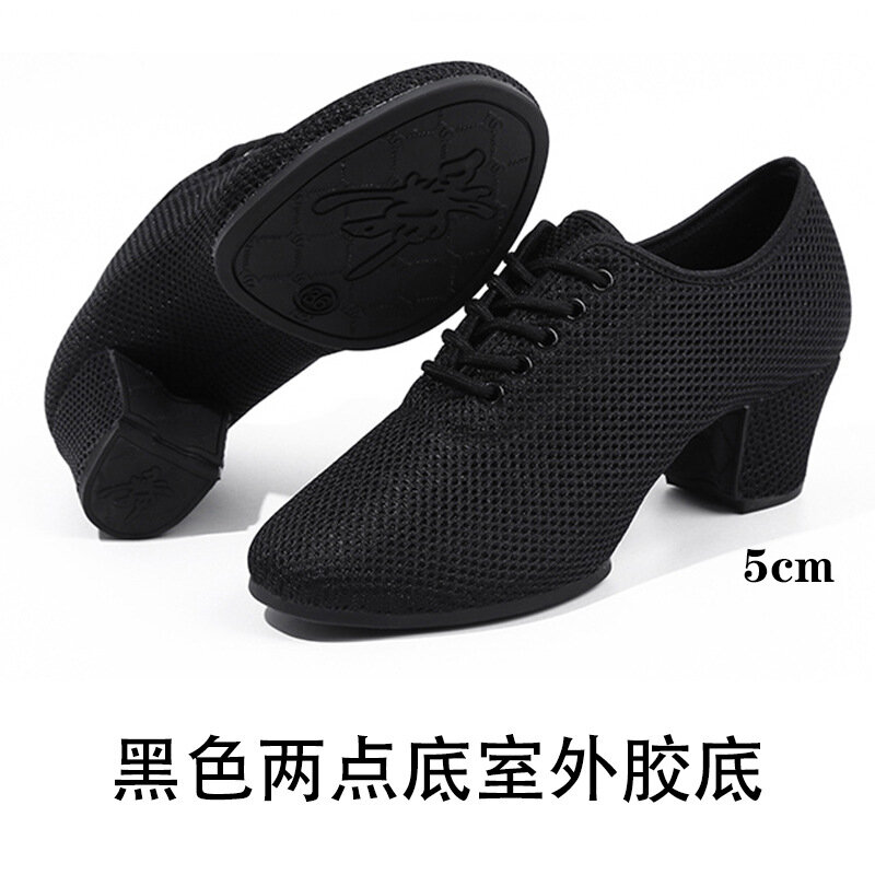 Спортивные туфли