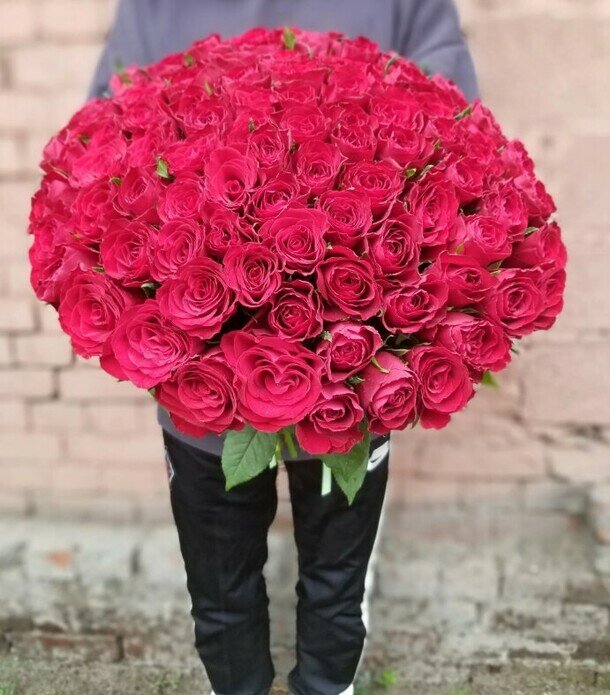 Букет Well Flowers "Эквадор", 101 цветок, круглый, 60см, пленка, букет свежих цветов