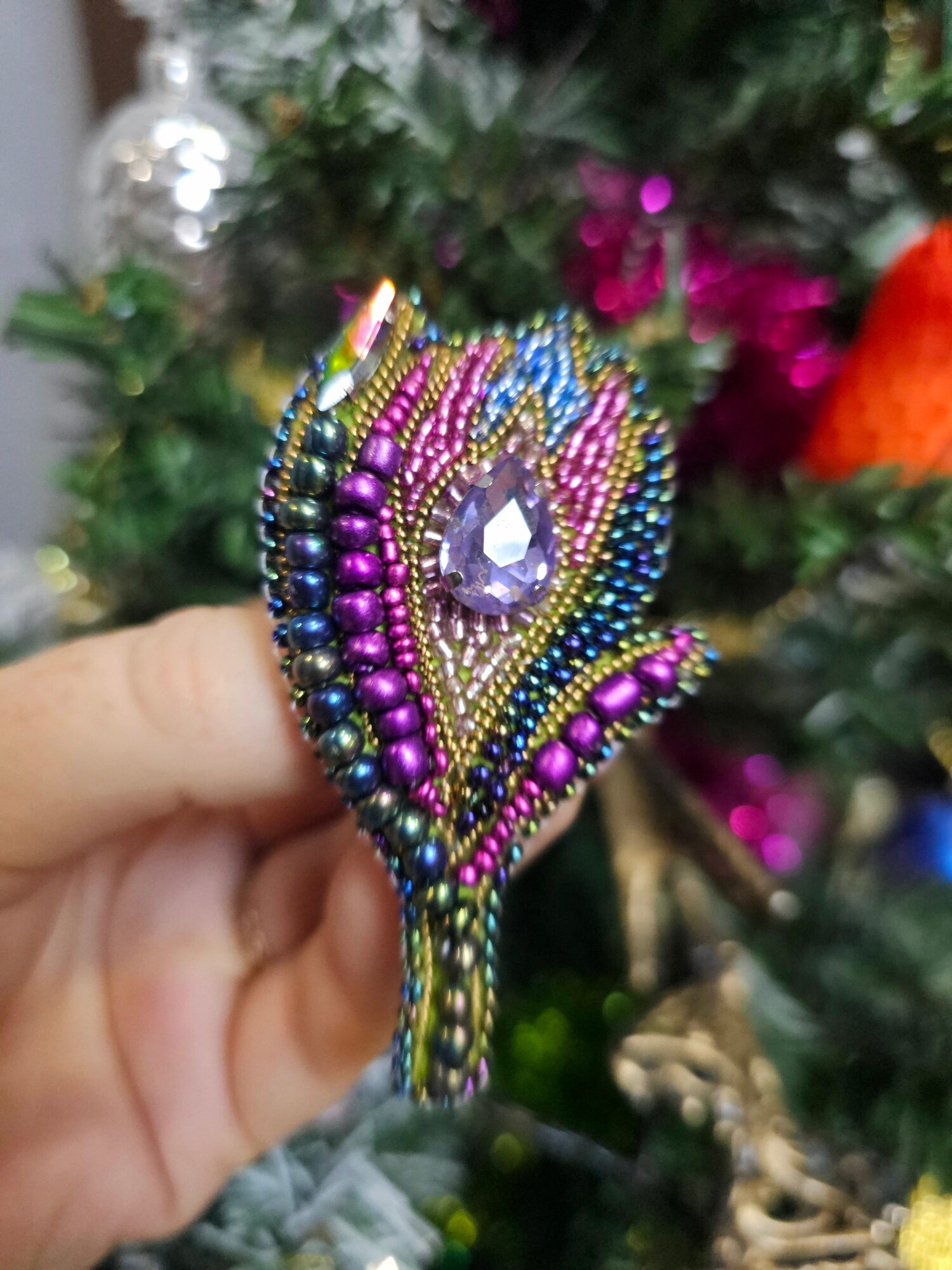 Брошь, бисер, стразы