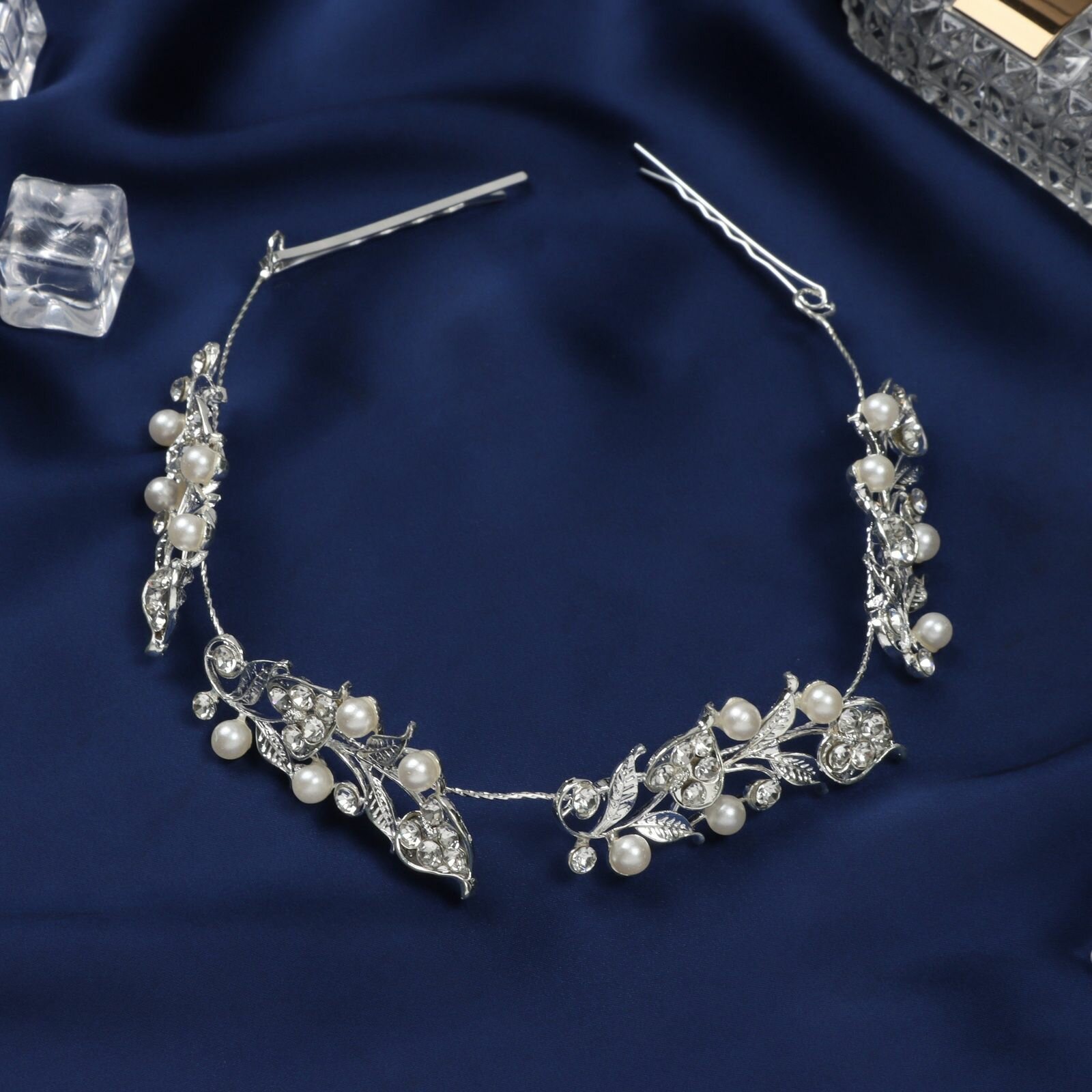 Диадема на невидимках "Джуди" завитки, 26 см, серебро