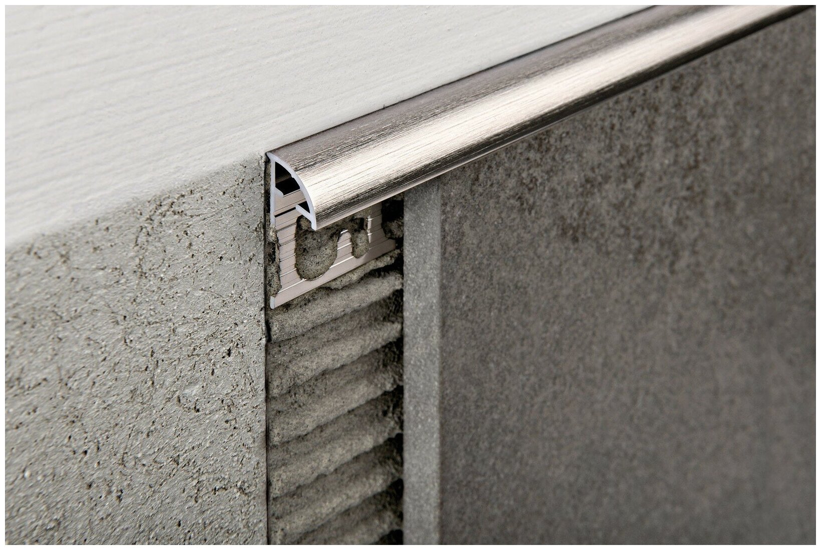 PROJOLLY -Алюминиевый профиль цвет титан (бронза) блестящий 10 мм. длина 2.7 метра. PROGRESS PROFILES