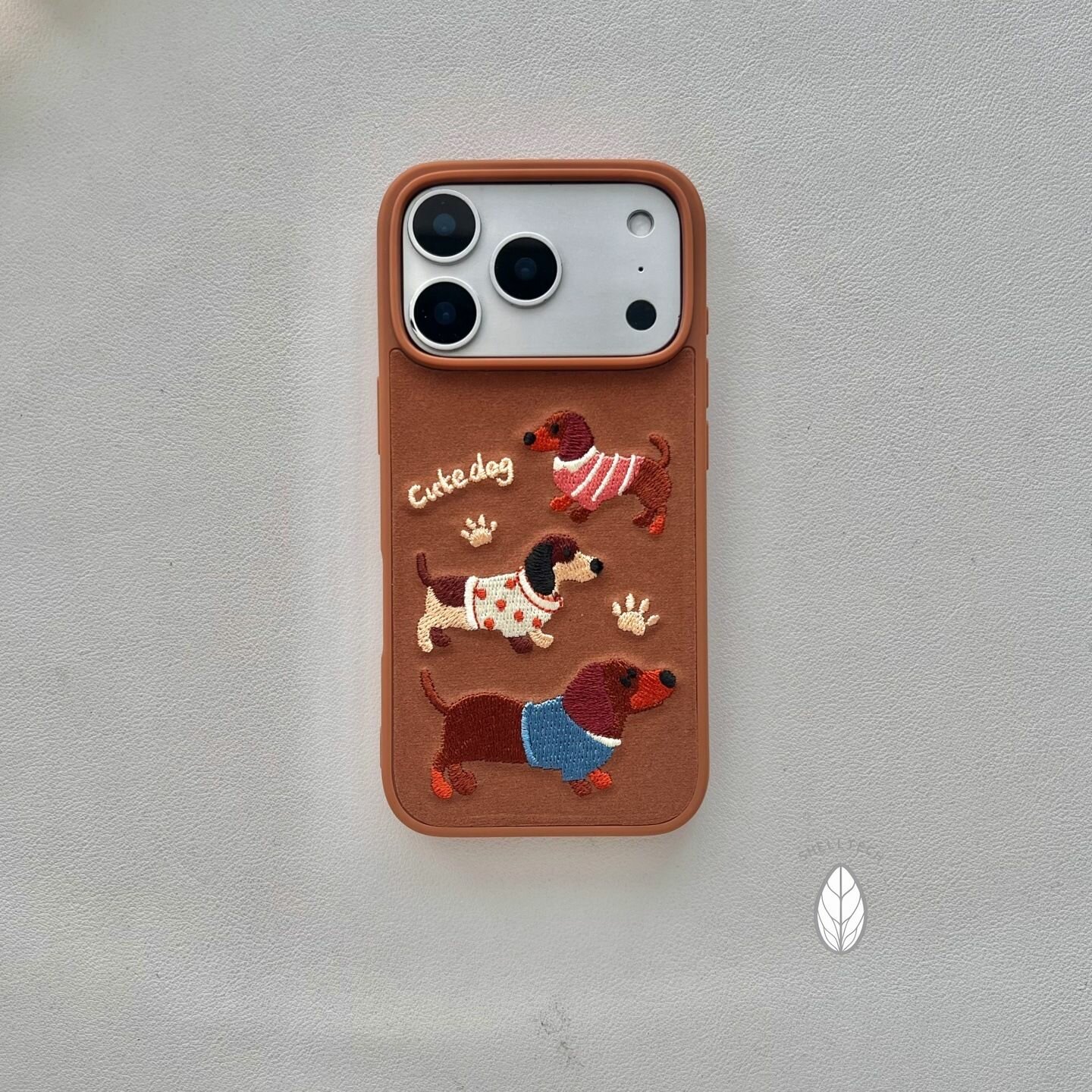 Осенне-зимний плюшевый чехол для мобильного телефона с вышивкой в виде таксы, подходящий для Apple iPhone17