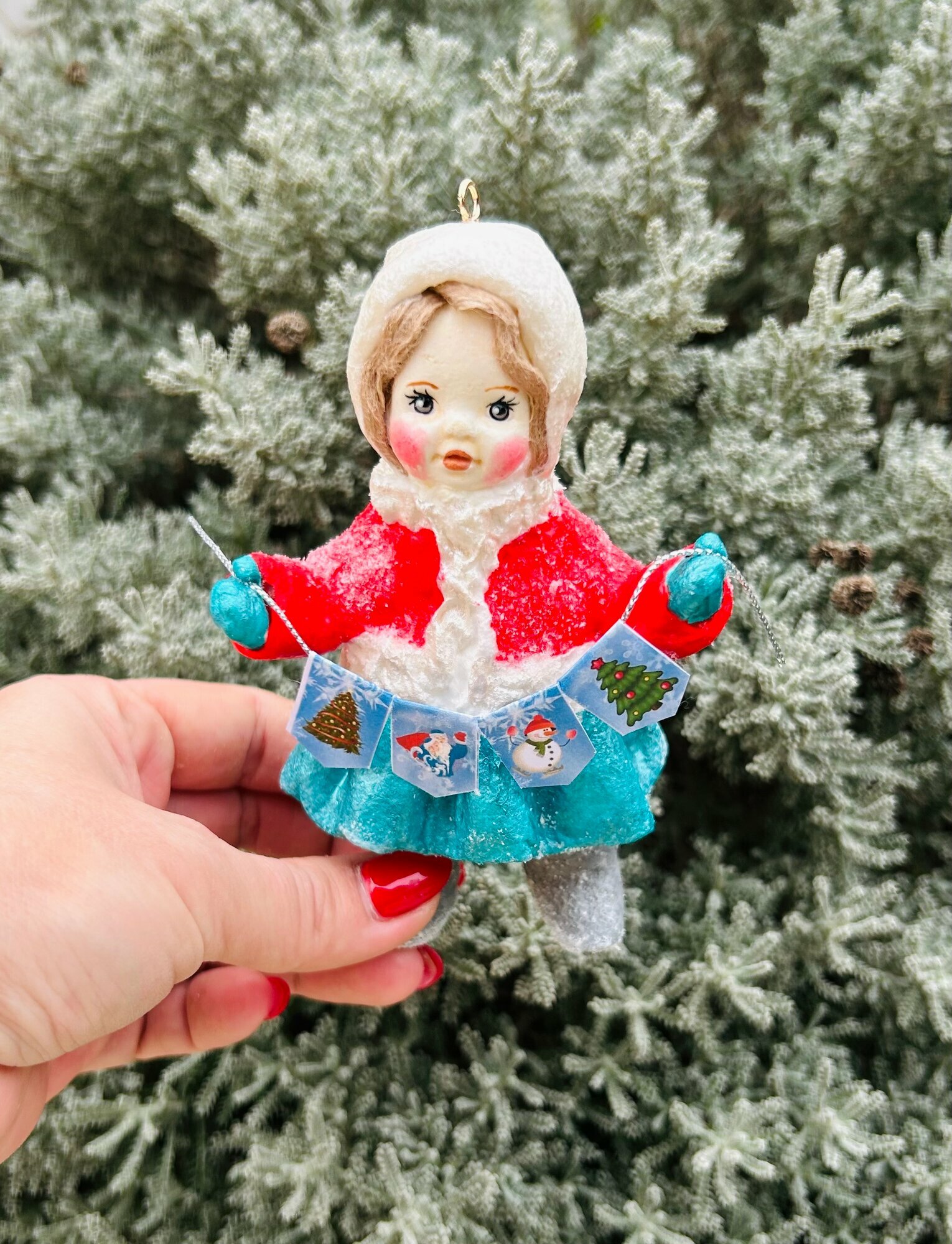 Ватная елочная игрушка- девочка с флажками
