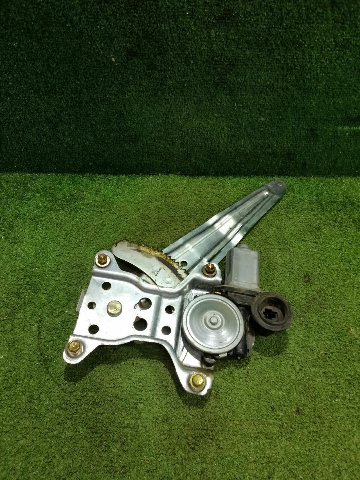 Стеклоподъемник задний правый Toyota Platz XP10 Б/У с пробегом