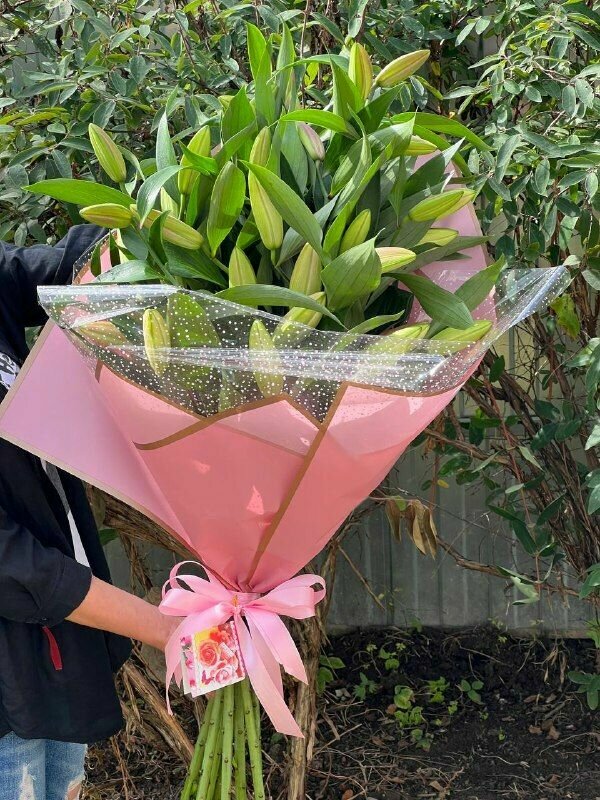 Лилии в букете 9шт