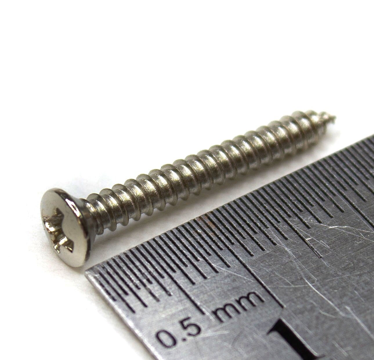 Саморез для гитарных и басовых бриджей Musiclily MX1900NK (3 х 25 мм), никель