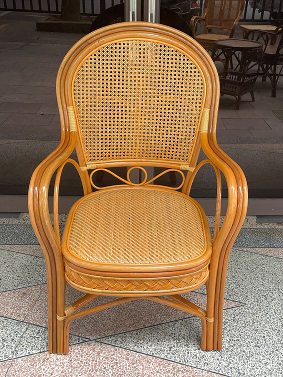 Стул из натурального ротанга ручного плетения