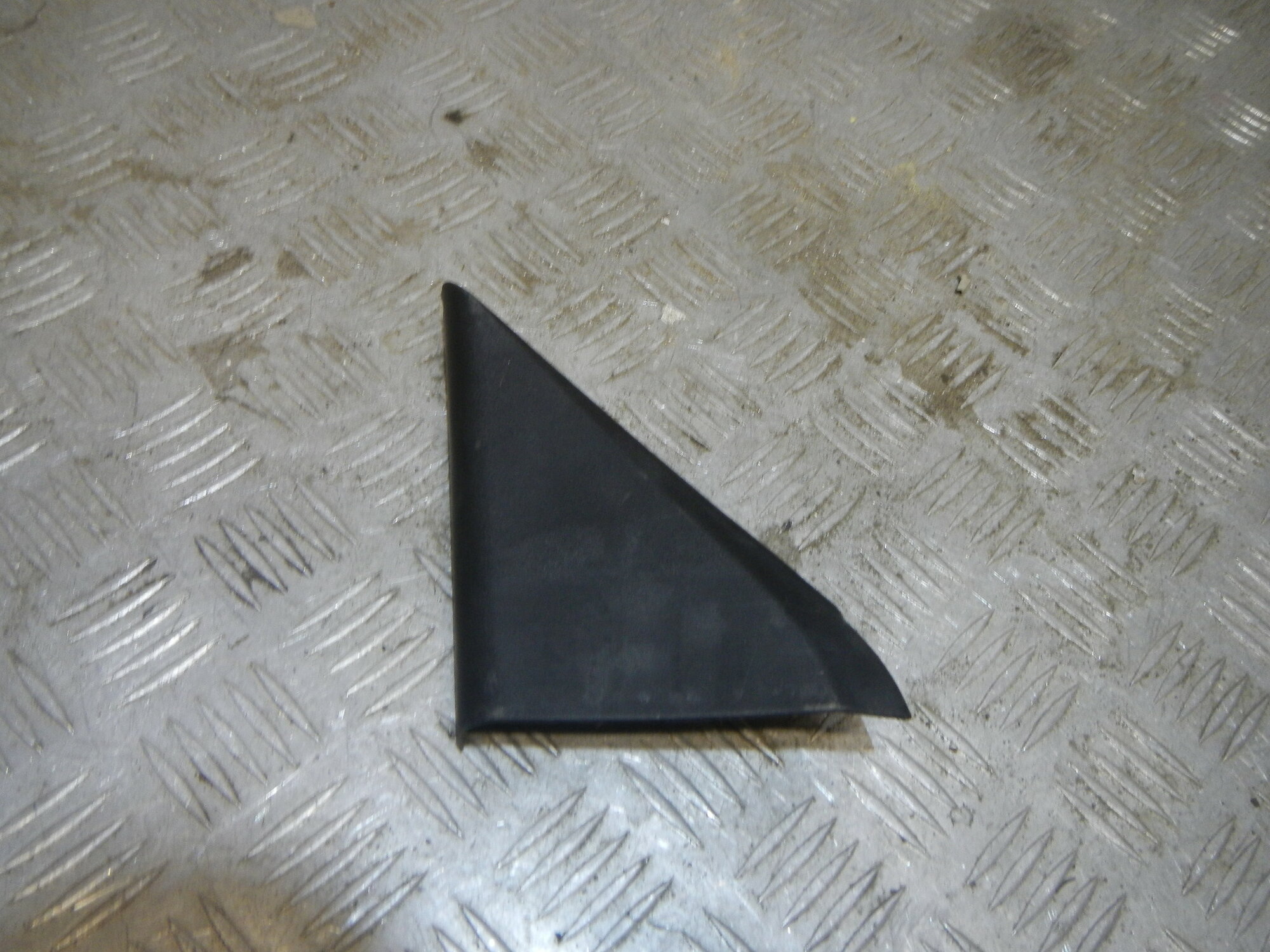 Б/У Уголок двери передней левой (внутренний), Hyundai (Хендэ)-SONATA (01-12) HYUNDAI SONATA (01-12) Правый руль. Потертос...