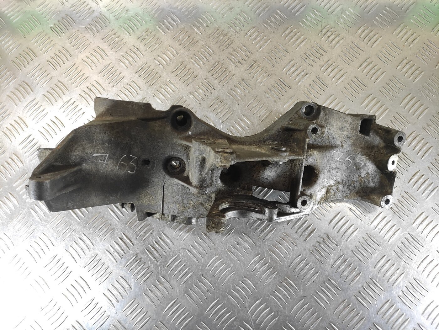 Кронштейн генератора RENAULT CLIO 1998-2008 8200169566