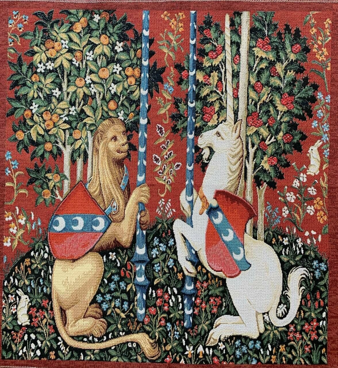 Гобелен, средневековый гобелен без рамы 45х45 см / "Волшебный лес. Лев и Единорог" красный