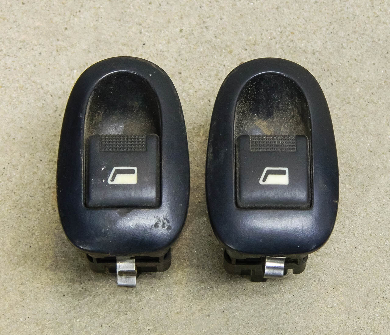 Кнопка стеклоподъемника задгяя Peugeot 406