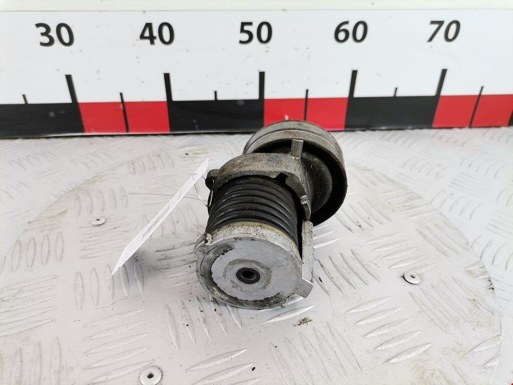 Натяжитель ремня генератора (приводного поликлинового ремня Volkswagen Golf 3 030145299F арт. 1490474