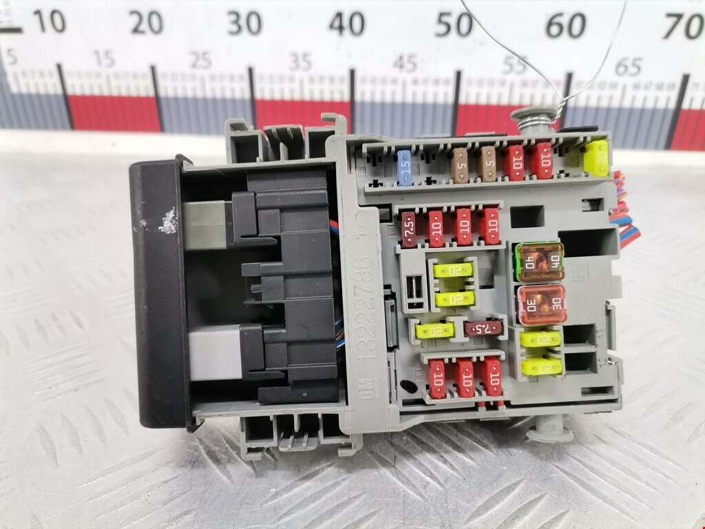 Блок предохранителей Opel Astra J 13222786 арт. 1686183