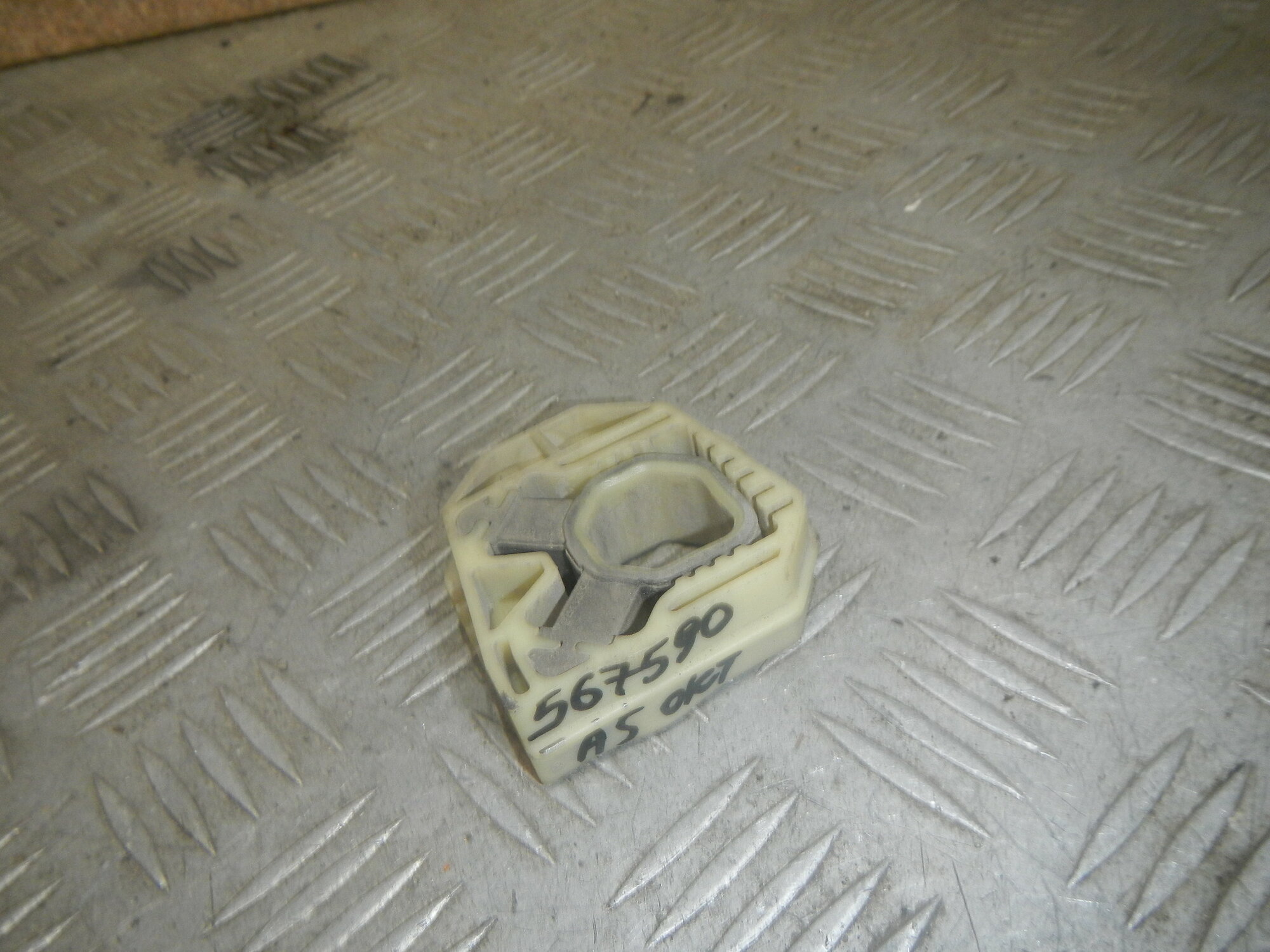 Б/У Кронштейн радиатора, Skoda (Шкода)-OCTAVIA A5 (1Z) (04-) SKODA OCTAVIA A5 (1Z) (04-) Без видимых повреждений. 567590...