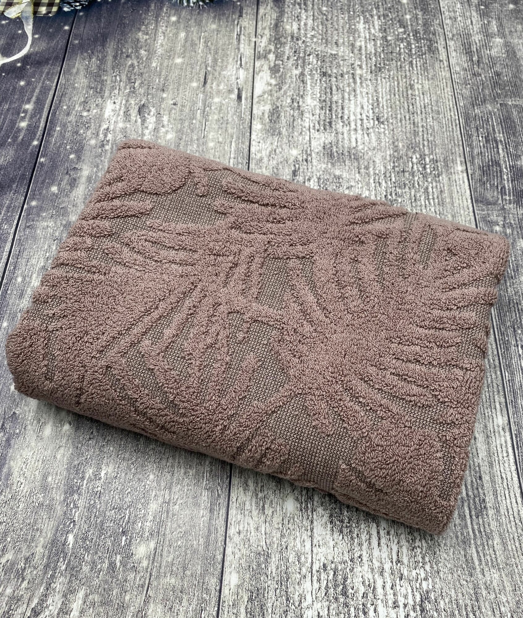 Полотенце махровое для рук и лица в подарок на Новый год, Рождество, День рождения Лиловое Морозные узоры 50*90 см