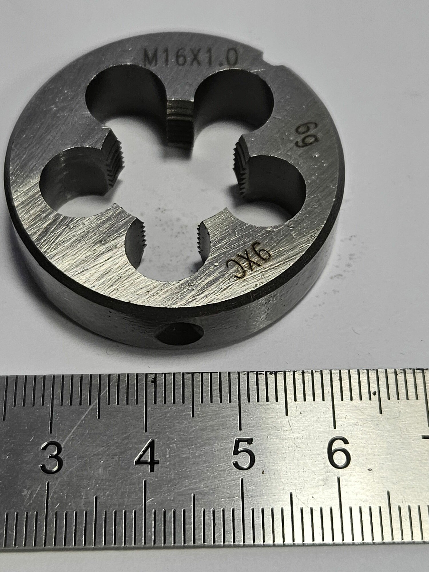 Плашка метрическая М16х1