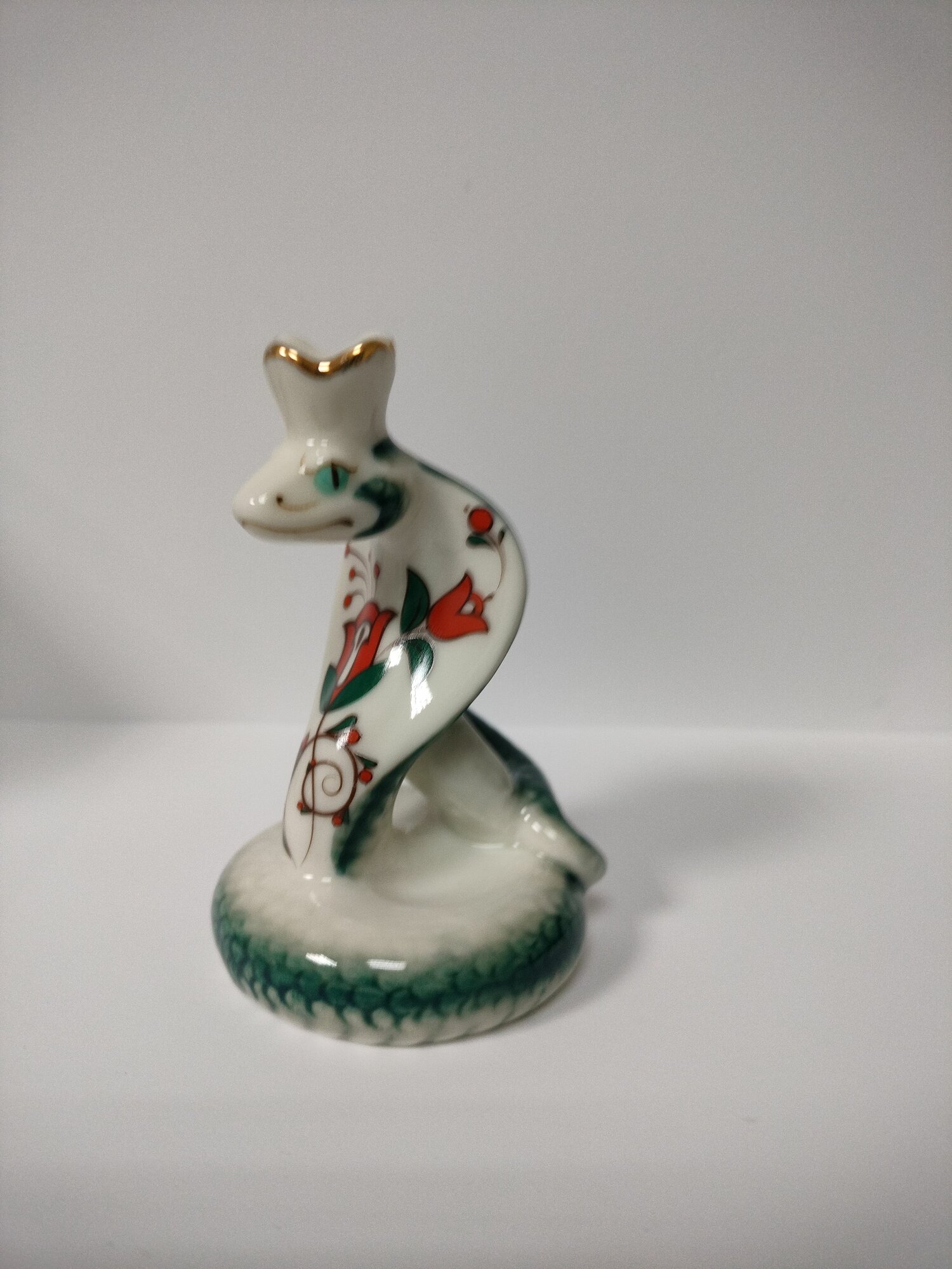 Фигурка Кобры фарфоровая змея символ 2025 года. Цветочный орнамент Россия.