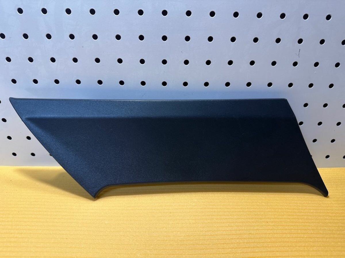 Заглушка бампера для грузовиков MAN TGX (накладка кронштейна фары) МАН ТГХ