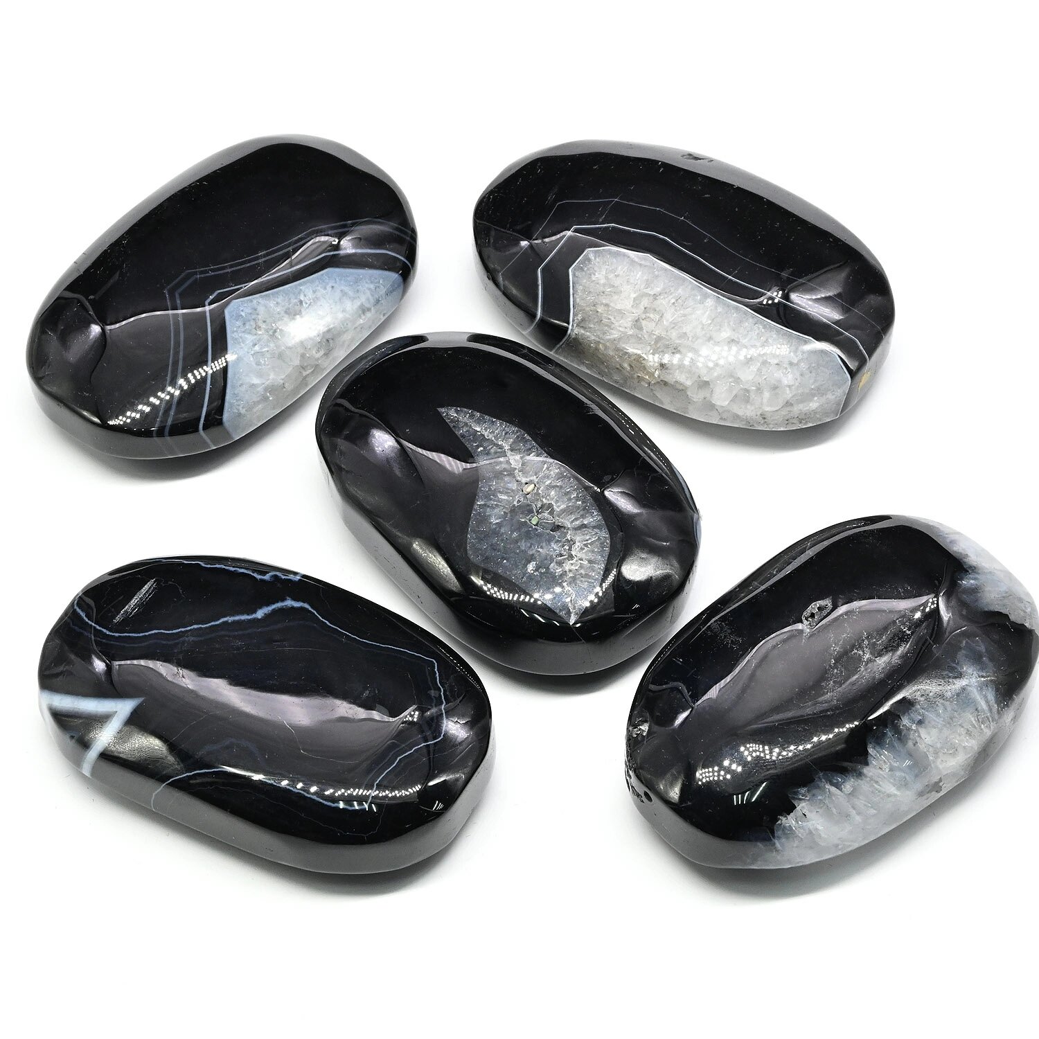 Агат черный полированный "Мыло" 74*45*23мм .