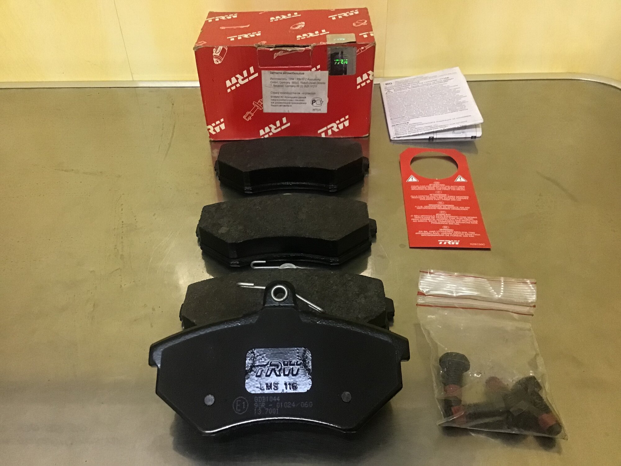 TRW KFZ GDB1044 Колодки тормозные передние AUDI 80 (B4), CHERY AMULET, VW GOLF III, PASSAT (B3 B4) , Corrado , Германия .