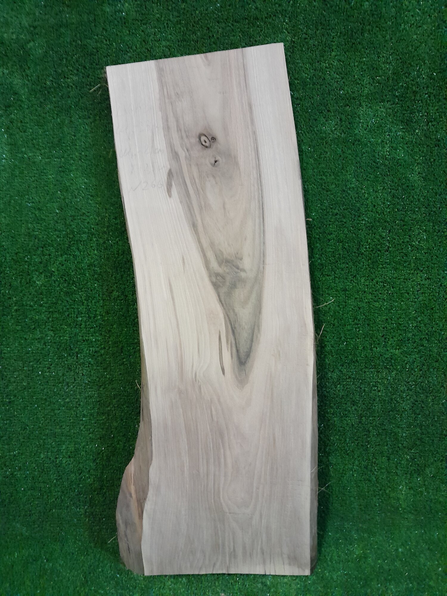 Слэб дерева грецкий орех. 1 сорт. Отстроган и откалиброван. Размер: 66*23-21*2,5 см.