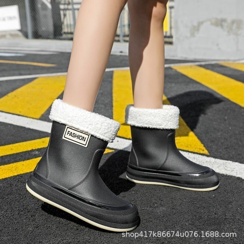 Женские модные новые водонепроницаемые сапоги на шнурке, нескользящая обувь для ходьбы по воде, подходящая для ношения на открытом воздухе, резиновая обувь для студентов, теплые водные сапоги с флисовой подкладкой.