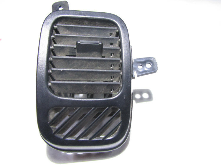 Сопло обдува правое 96304308 RH на панели Шевроле Ланос