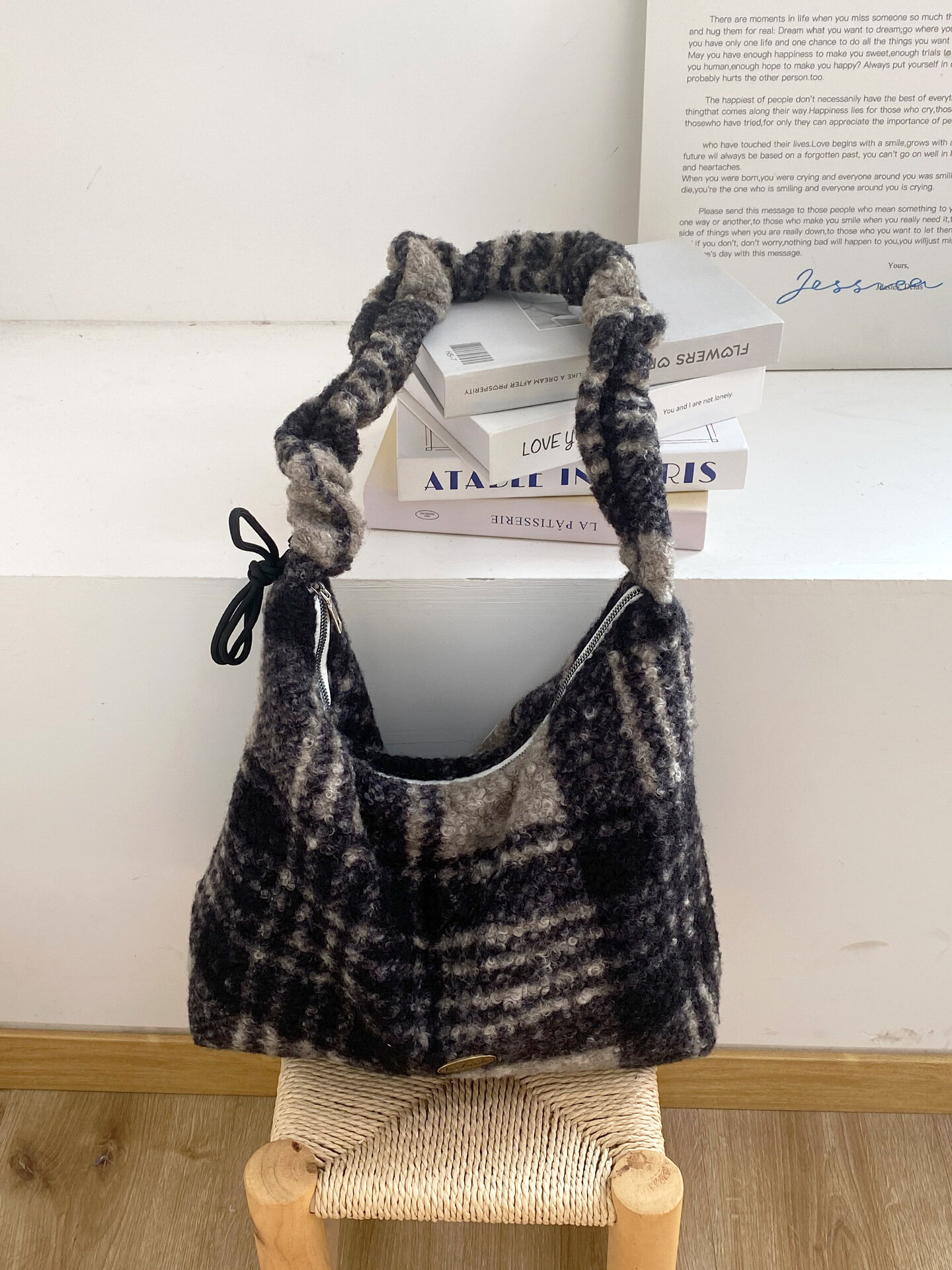 2024 Осень Зима Новая Плюшевая Сумка Вертикальная Полосатая Тканевая Сумка Британская Клетчатая Сумка Через Плечо Большая Вместимость Реверсивный Рюкзак