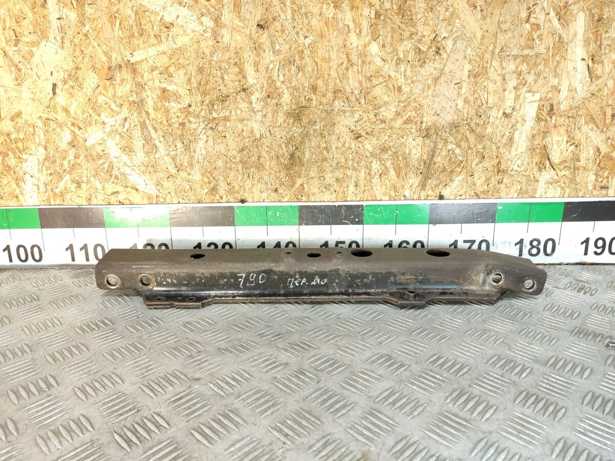 Балка передняя поперечная MITSUBISHI L200 K6,K7 MR150564