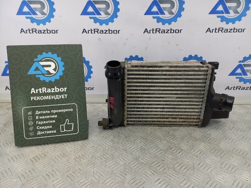 Б/У Интеркулер Renault Sandero Stepway 2 5S / Рено Сандеро Стэпвей 2 5S 1.5 K9KC612 дизель 2015