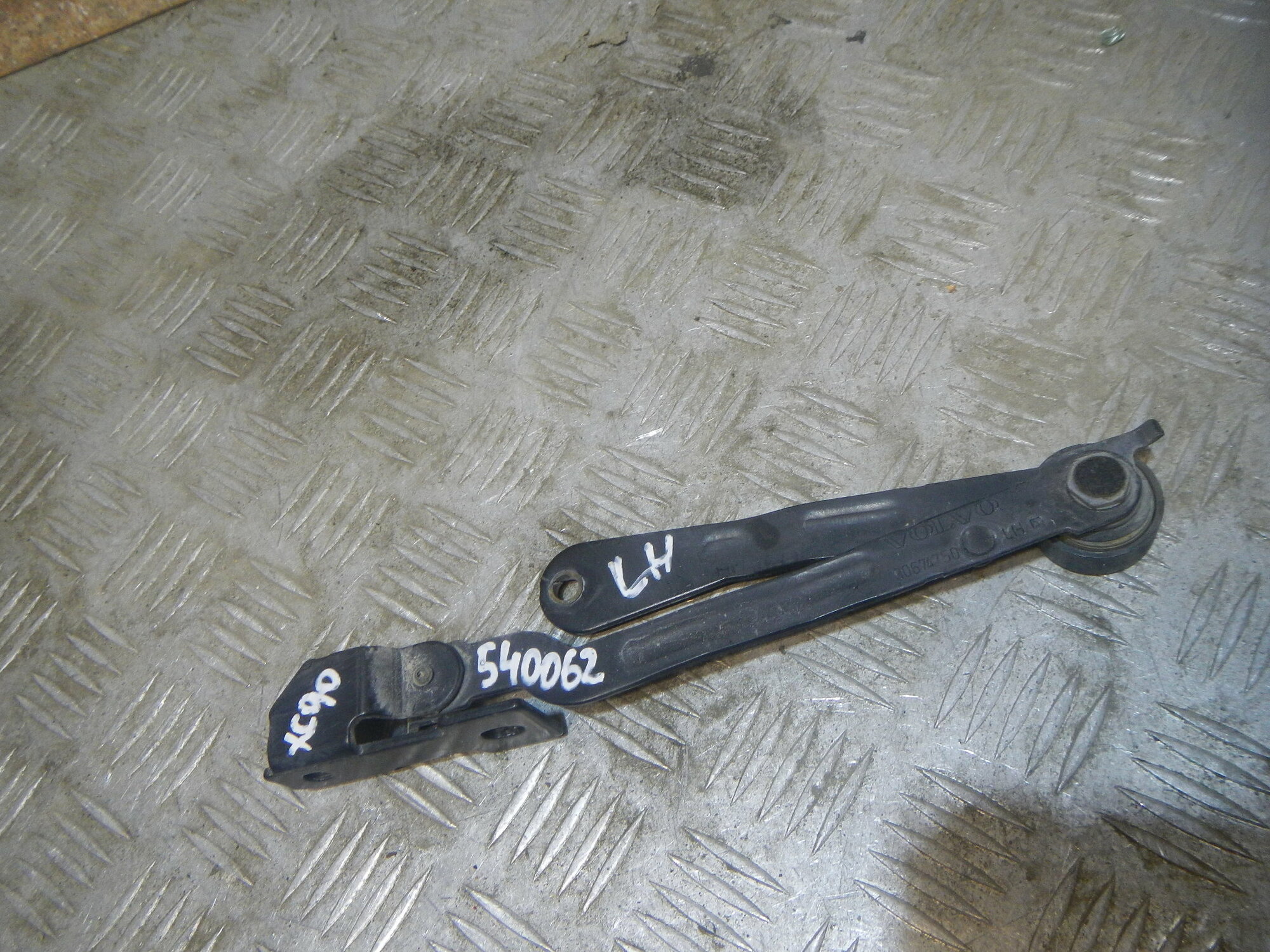 Б/У Ограничитель двери, Volvo (Вольво)-XC90 (02-) VOLVO XC90 (02-) двери багажника левый Без видимых повреждений. 540062 ...