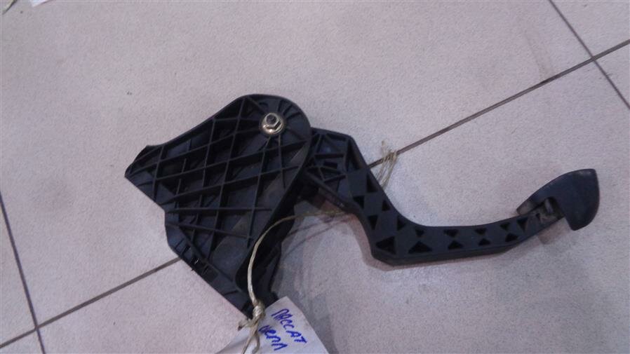 Педаль сцепления от Volkswagen Passat B6 2005-2010