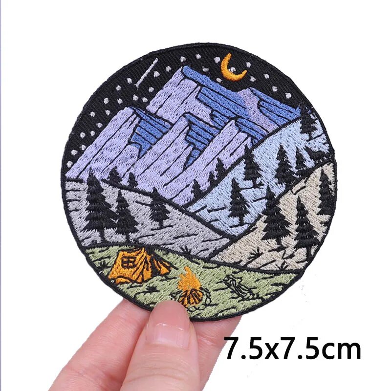Нашивка на одежду "Горы и костер", 7.5x7.5 см, PE5908CT