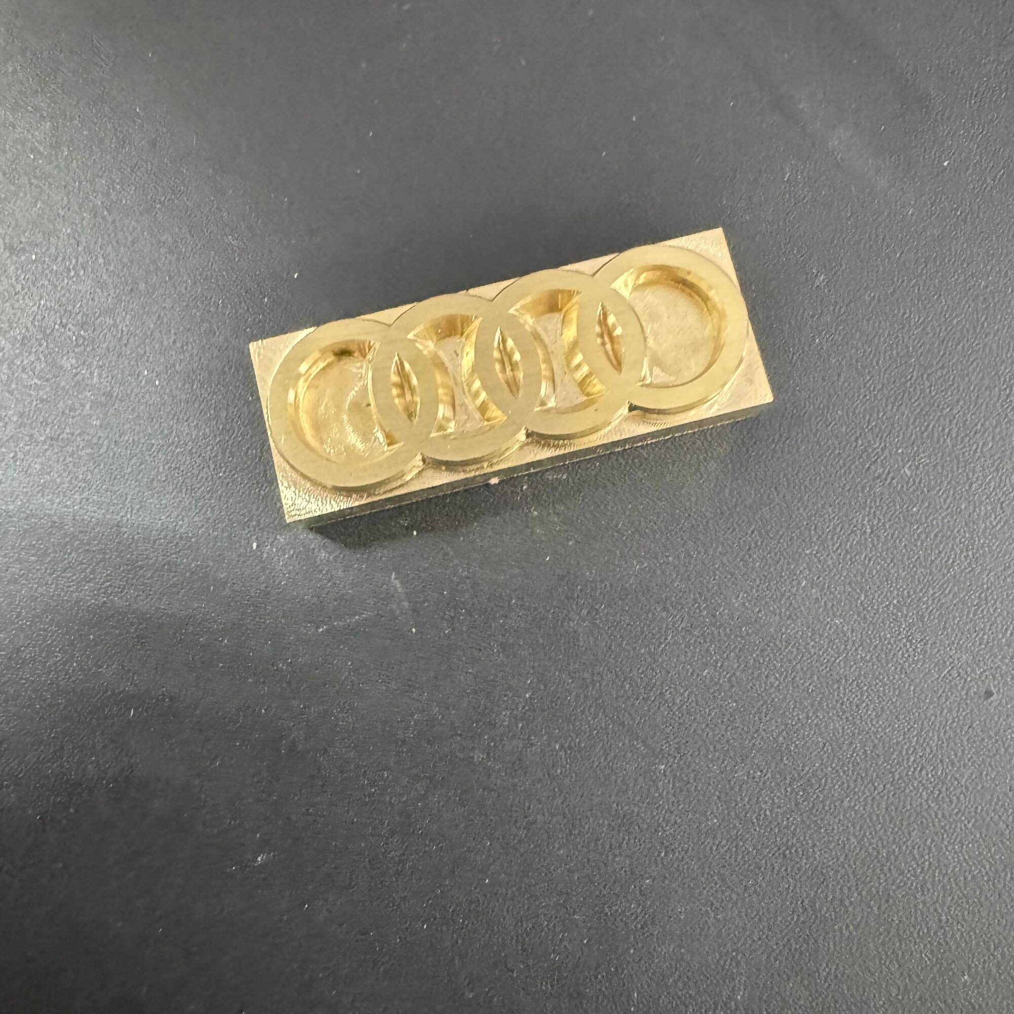 Клише для тиснения кожи, бумаги, фанеры. Логотип AUDI. Латунь