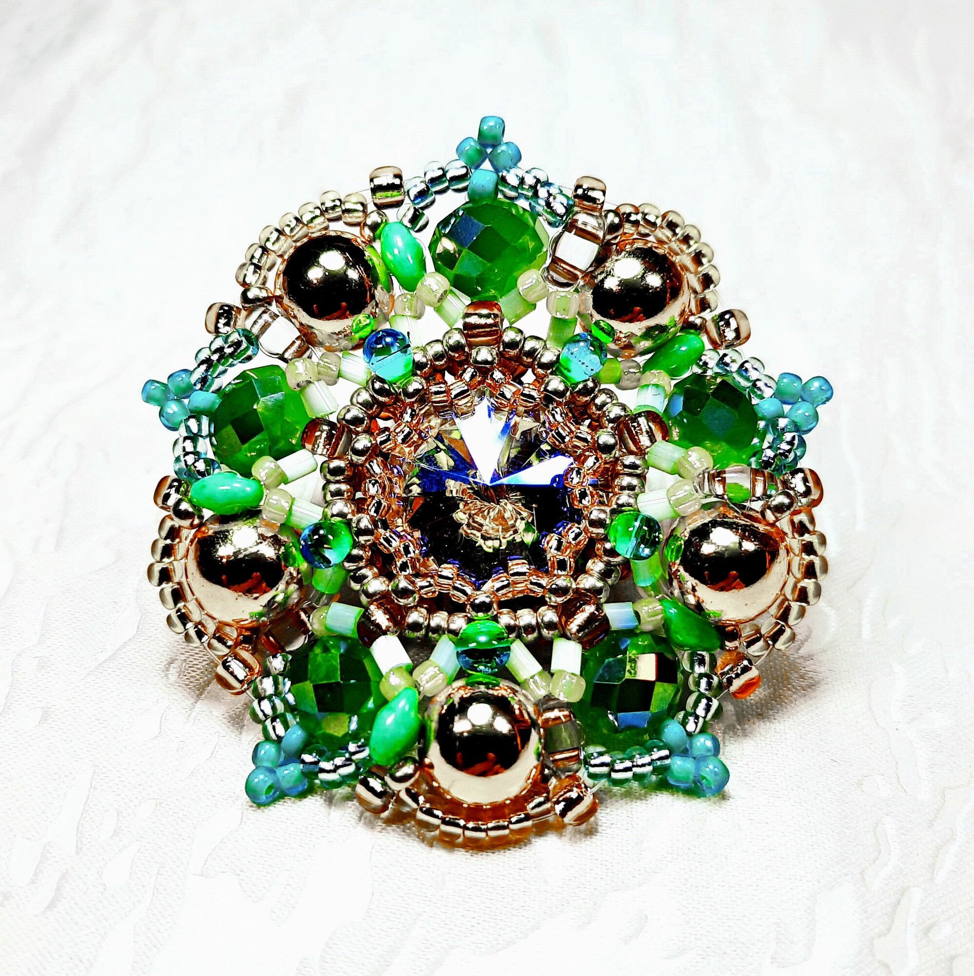 Брошь, горный хрусталь, бисер