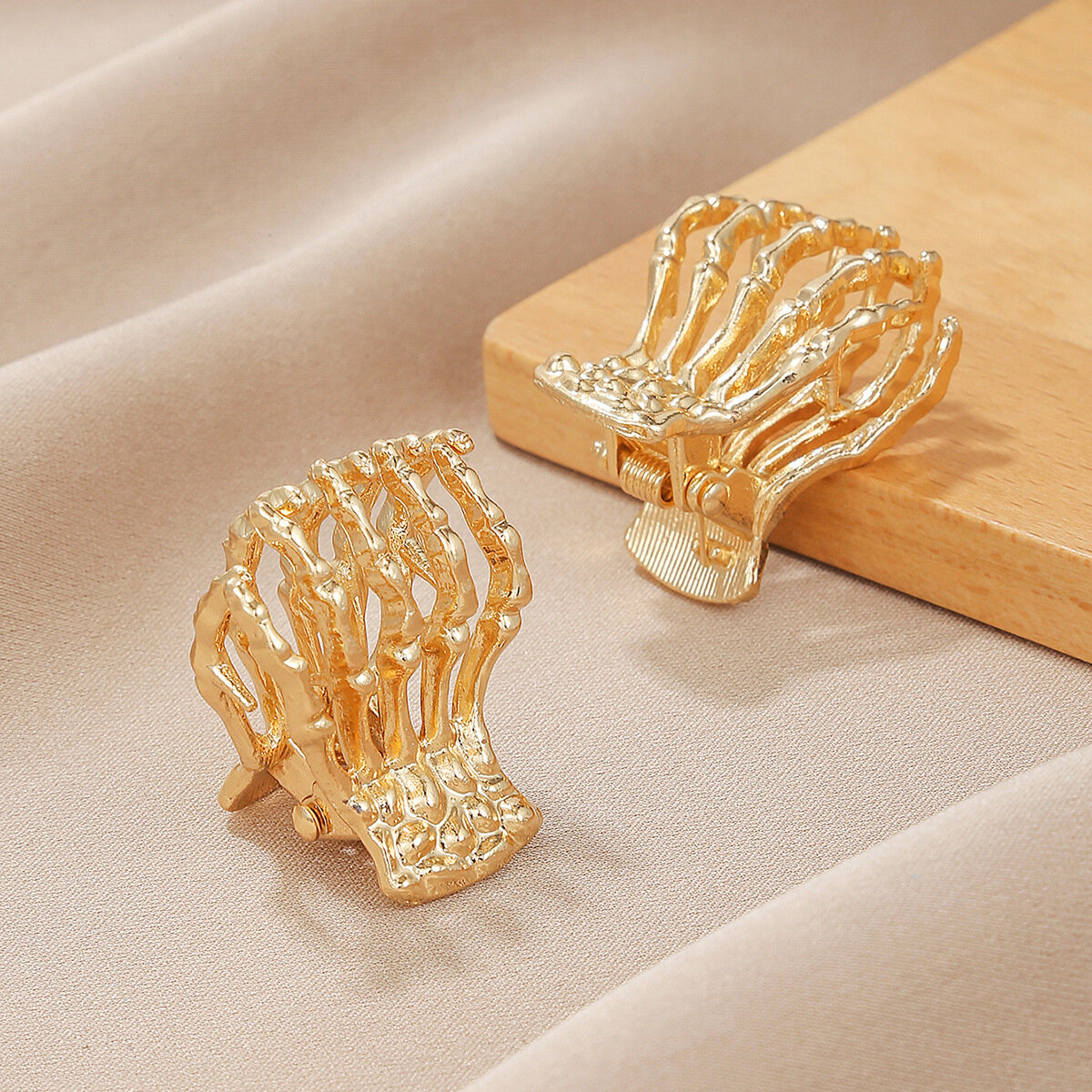 Зажим для рук "Череп", металлический, цинковый сплав, два золотых цвета